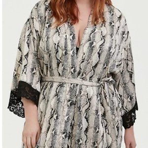 torrid | Intimates & Sleepwear | Torrid Snakeskin Satin Robe | Poshmark
